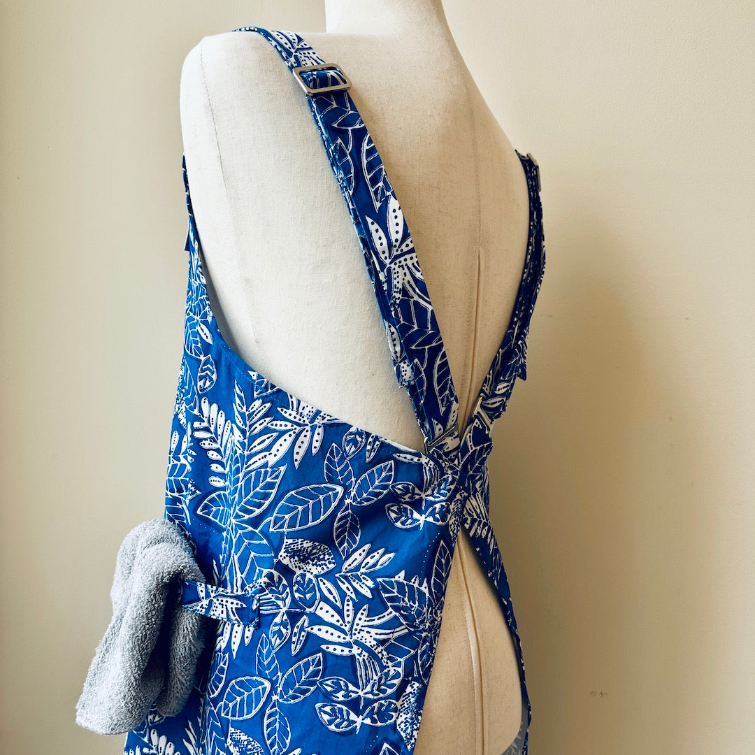 Kitchenisy Cross back printed apron for women w/ pockets COBALT BATIK ...